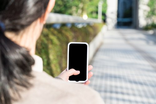 全員の投稿に「いいね！」しなきゃ…幼稚園ママの〝SNS疲れ〟がヤバすぎる!!｜CHANTO WEB