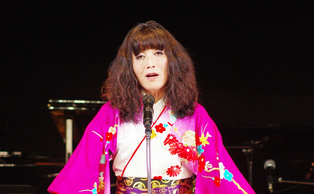 昭和歌謡で注目のタブレット純（48）「40年間“好き”がブレなかったからここにいる」｜CHANTO WEB