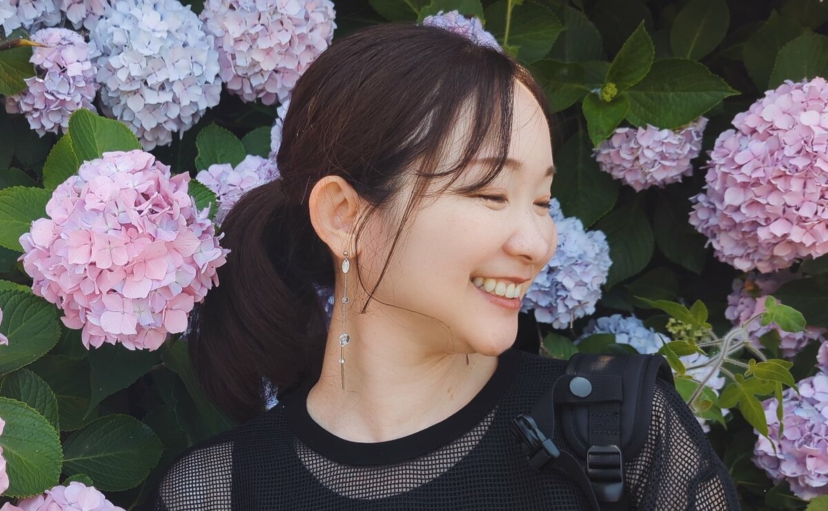 《白髪の私はマイナス》20代から髪に悩む女性が41歳で白髪染めをやめ劇的変化「素の自分をいいと思えることほど強いことはない」｜CHANTO WEB