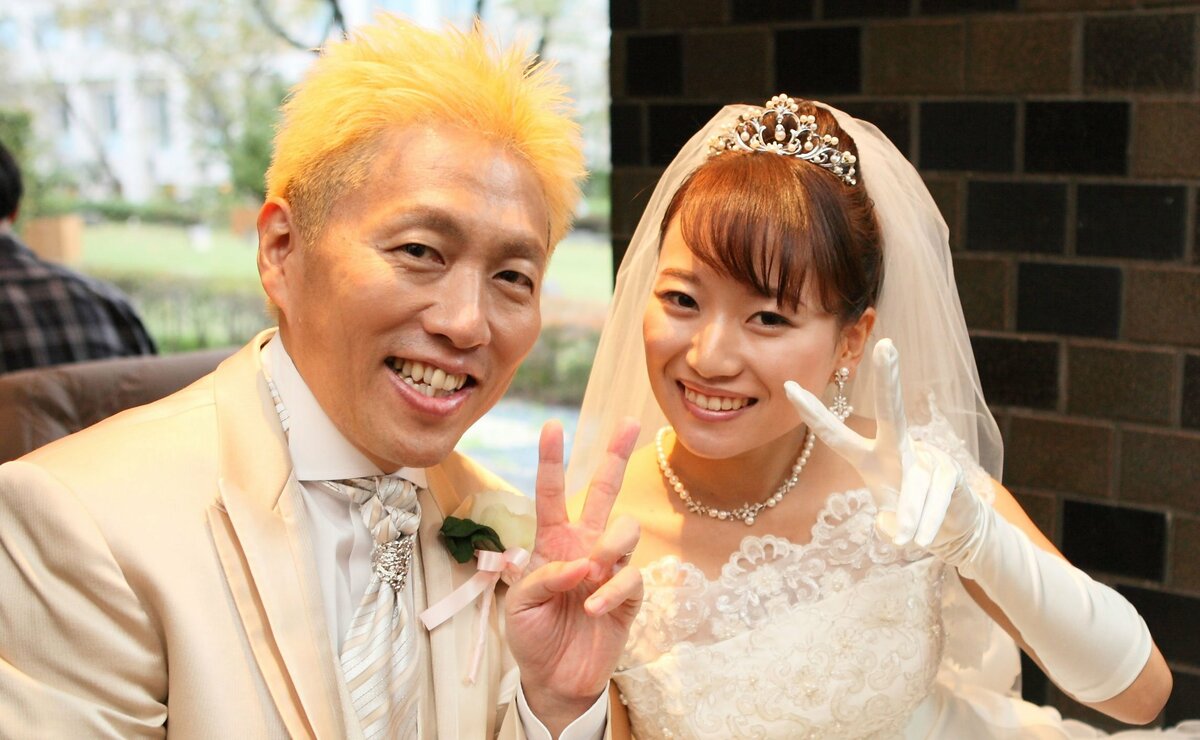 金子南《27歳差の夫婦》20歳の元地下アイドルが交際を決意した理由「あの金髪の人じゃないよね？」と初対面の母は驚きを隠せずに｜CHANTO WEB