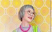 「いつも服、派手やんな」娘のために浮かない服を選んできた女性（62）が大変貌を遂げ「裏原系も着こなす」現在