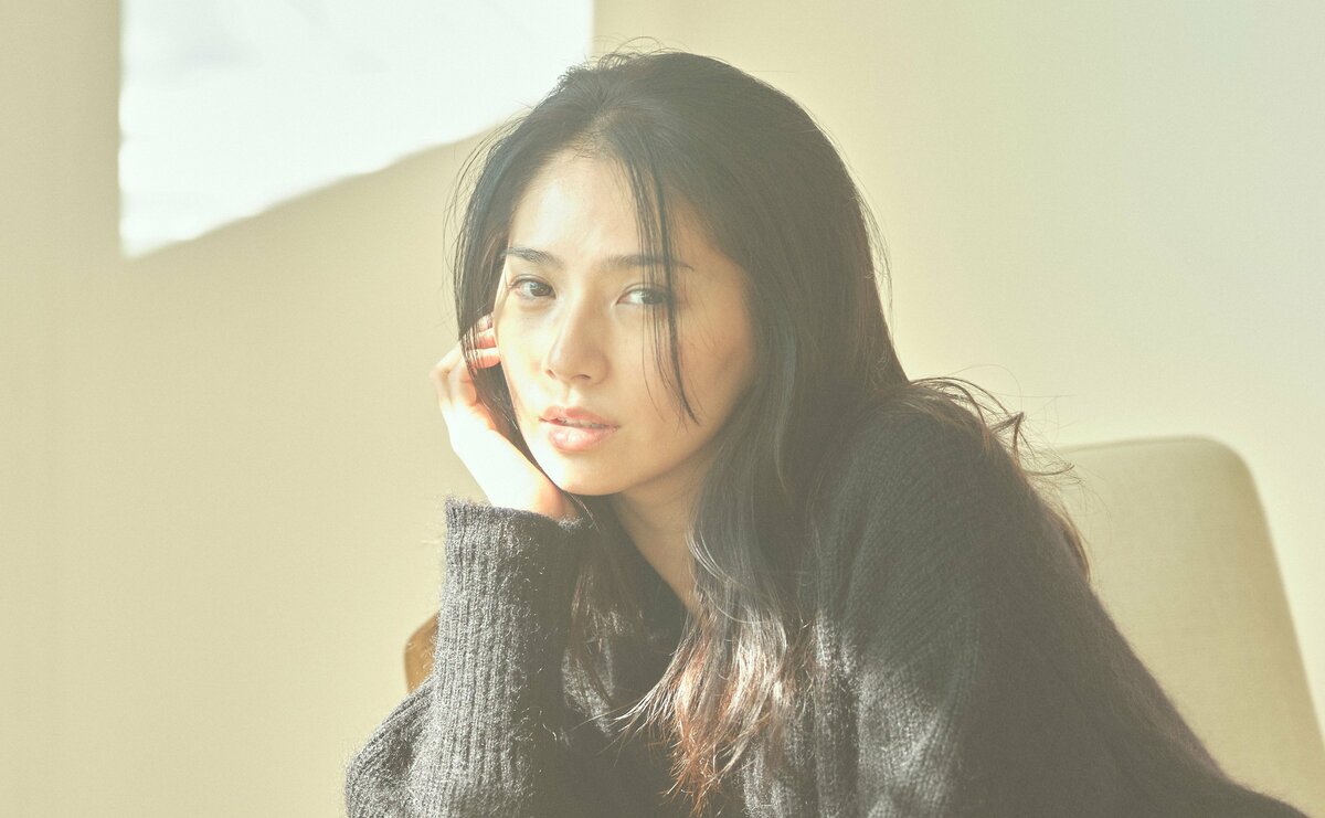 野波麻帆 「まだ表に出ていない魅力を伝えたい」45歳で20年越しにスタイリストとして裏方でも活躍する今｜CHANTO WEB